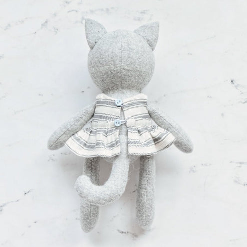 SMALL CAT – 10x2 Studio