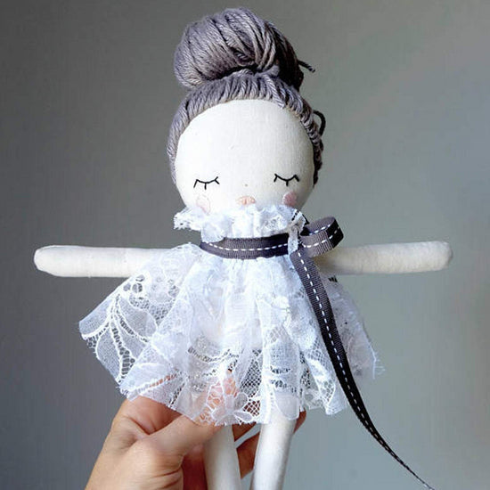 SIMPLE DOLL 12" – 10x2 Studio